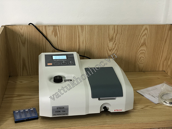 Máy quang phổ so màu khả kiến 722N kết nối máy tính